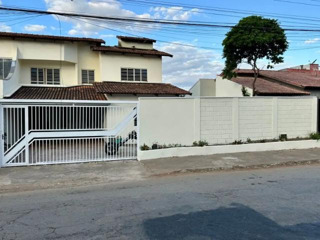 Casa / Sobrado para Venda em Goiânia/GO Parque Anhangüera 3 Quartos