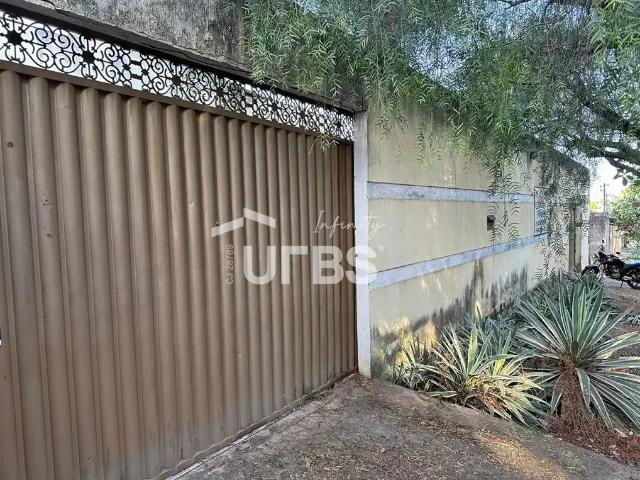 Casa / Sobrado para Venda em Goiânia/GO Parque das Flores 3 Quartos