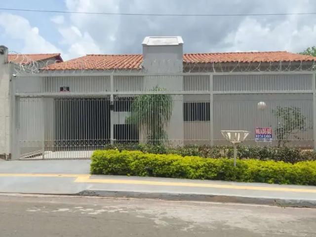 Casa / Sobrado para Venda em Goiânia/GO Parque das Flores 4 Quartos