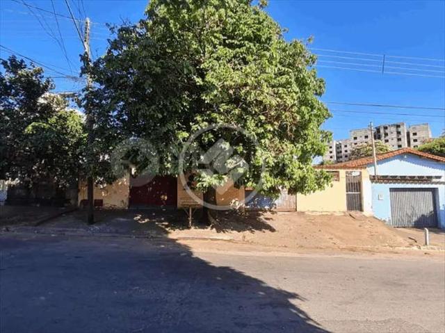 Casa / Sobrado para Venda em Goiânia/GO Vila São Luiz 3 Quartos