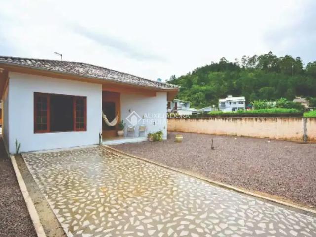 Casa / Sobrado para Venda em Governador Celso Ramos/SC Camboa 4 Quartos