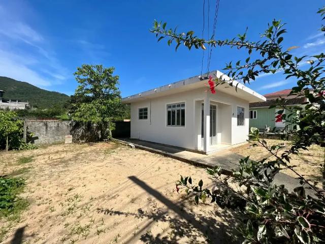 Casa / Sobrado para Venda em Governador Celso Ramos/SC Areias do Meio 2 Quartos