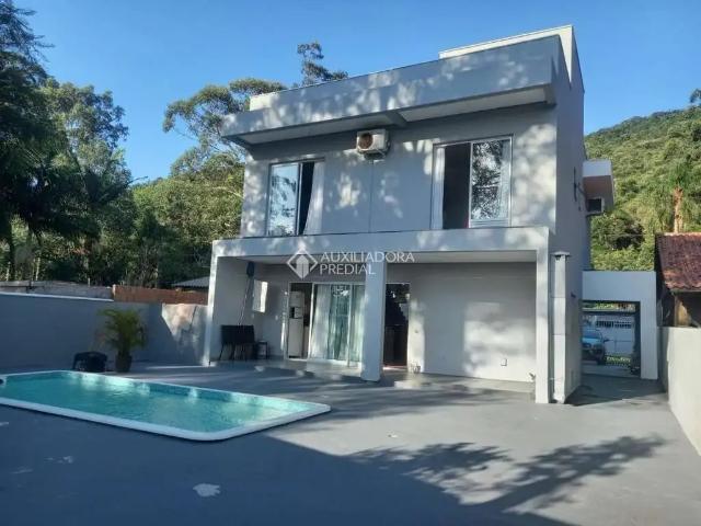 Casa / Sobrado para Venda em Governador Celso Ramos/SC Dona Lucinda 3 Quartos