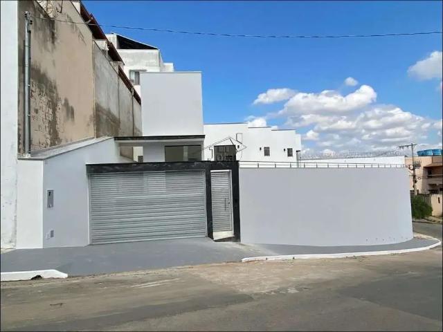 Casa / Sobrado para Venda em Governador Valadares/MG Castanheiras 3 Quartos
