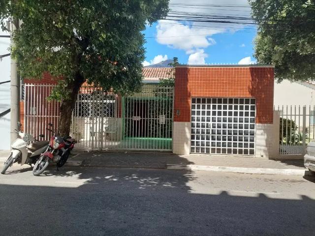 Casa / Sobrado para Venda em Governador Valadares/MG Centro 5 Quartos