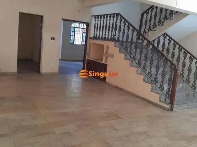 Casa / Sobrado para Venda em Governador Valadares/MG Centro 6 Quartos