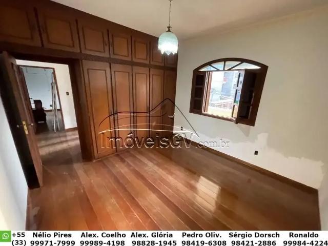 Casa / Sobrado para Venda em Governador Valadares/MG Centro 6 Quartos