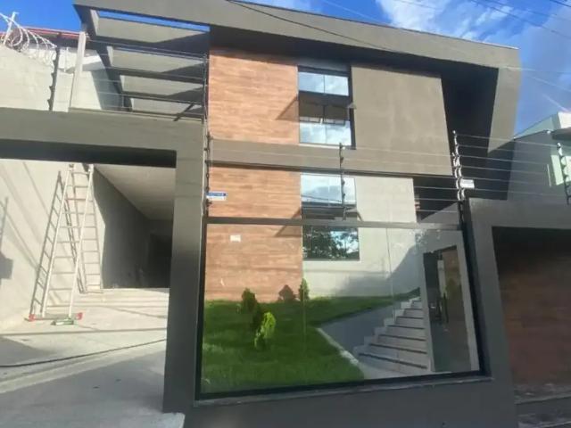 Casa / Sobrado para Venda em Governador Valadares/MG Centro 3 Quartos