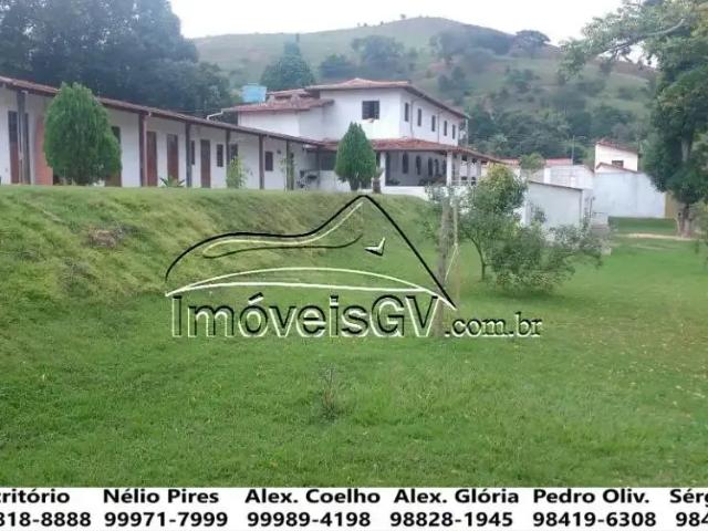Casa / Sobrado para Venda em Governador Valadares/MG Chonin de Baixo 8 Quartos