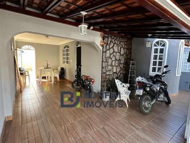 Casa / Sobrado para Venda em Governador Valadares/MG JK II 3 Quartos