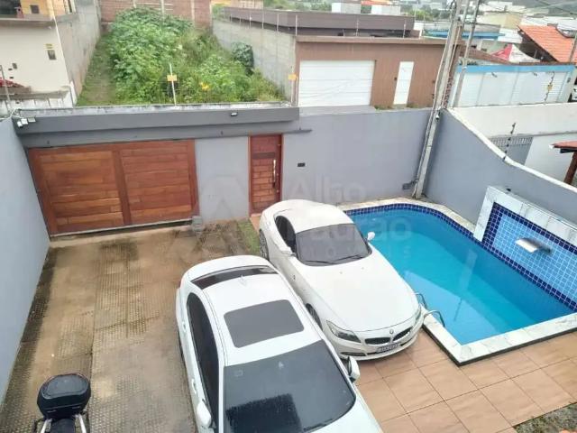 Casa / Sobrado para Venda em Gravatá/PE Cruzeiro 4 Quartos
