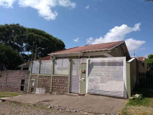 Casa / Sobrado para Venda em Guaíba/RS Centro 4 Quartos