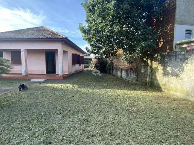 Casa / Sobrado para Venda em Guaíba/RS Ermo 4 Quartos