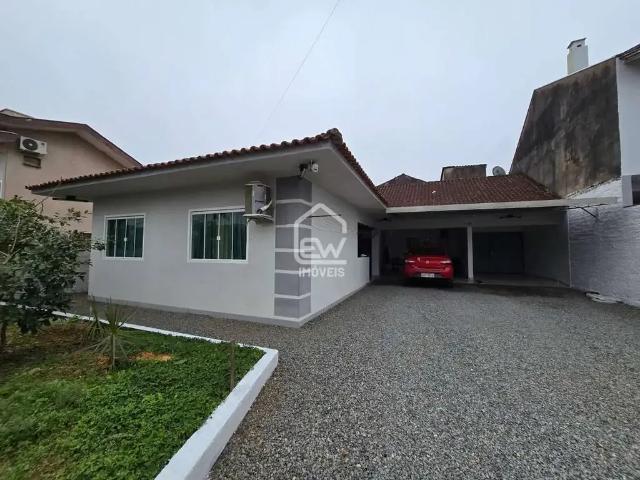 Casa / Sobrado para Venda em Guaramirim/SC Escolinha 4 Quartos