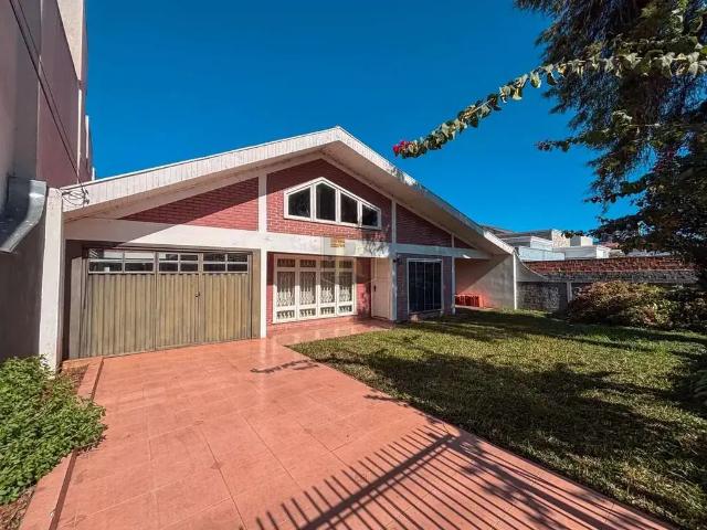 Casa / Sobrado para Venda em Guarapuava/PR Centro 3 Quartos