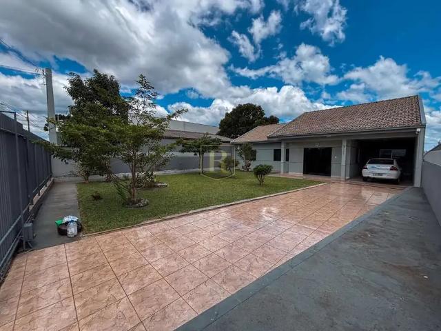 Casa / Sobrado para Venda em Guarapuava/PR Centro 3 Quartos