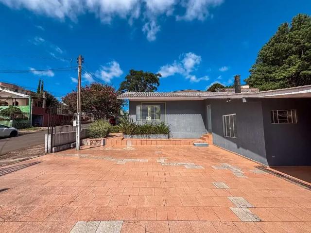 Casa / Sobrado para Venda em Guarapuava/PR Centro 4 Quartos