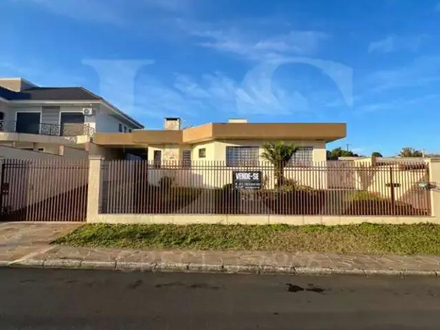 Casa / Sobrado para Venda em Guarapuava/PR Alto da XV 4 Quartos