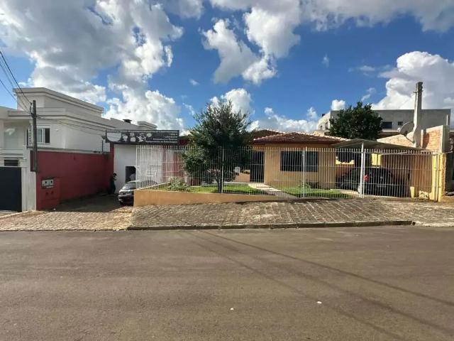 Casa / Sobrado para Venda em Guarapuava/PR Alto da XV 3 Quartos
