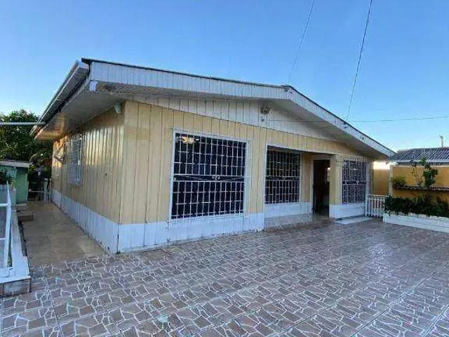 Casa / Sobrado para Venda em Guarapuava/PR Alto da XV 3 Quartos