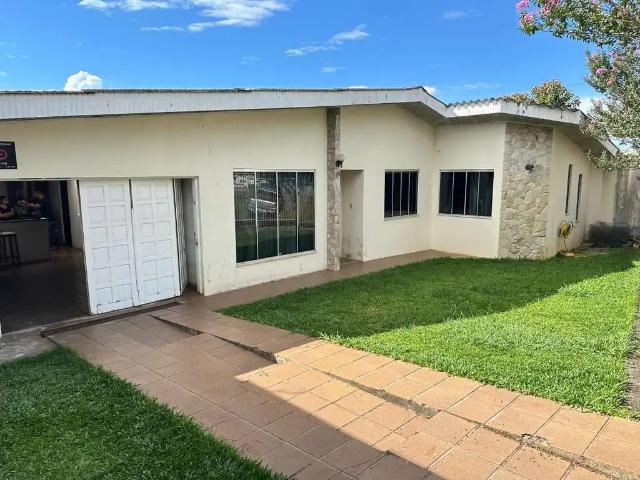 Casa / Sobrado para Venda em Guarapuava/PR Dos Estados 4 Quartos