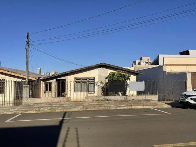 Casa / Sobrado para Venda em Guarapuava/PR Dos Estados 5 Quartos
