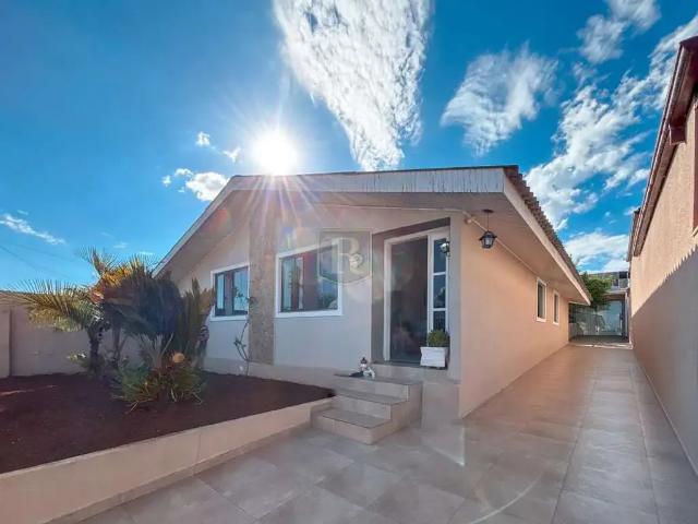 Casa / Sobrado para Venda em Guarapuava/PR Trianon 3 Quartos