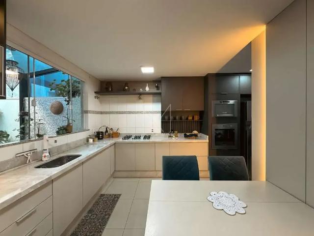 Casa / Sobrado para Venda em Guarapuava/PR Trianon 3 Quartos