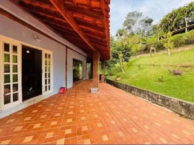 Casa / Sobrado para Venda em Guararema/SP Centro 4 Quartos