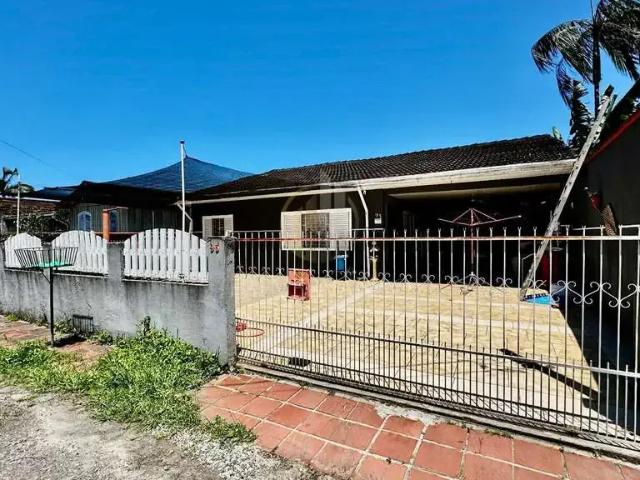 Casa / Sobrado para Venda em Guaratuba/PR Brejatuba 5 Quartos