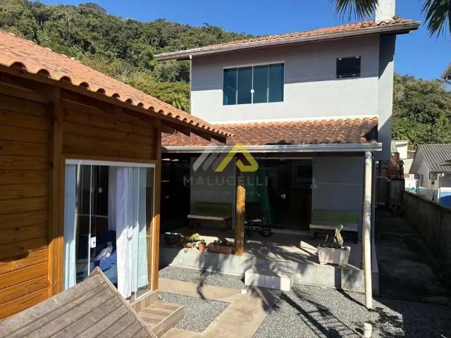 Casa / Sobrado para Venda em Guaratuba/PR Caieiras 4 Quartos