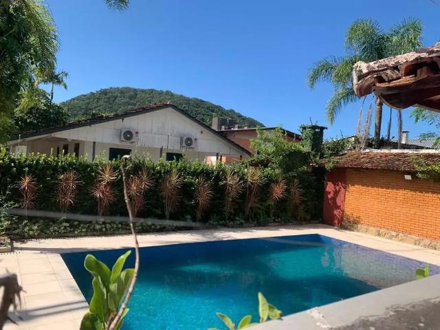 Casa / Sobrado para Venda em Guaratuba/PR Centro 3 Quartos