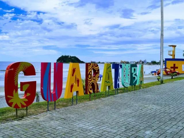 Casa / Sobrado para Venda em Guaratuba/PR Centro 3 Quartos