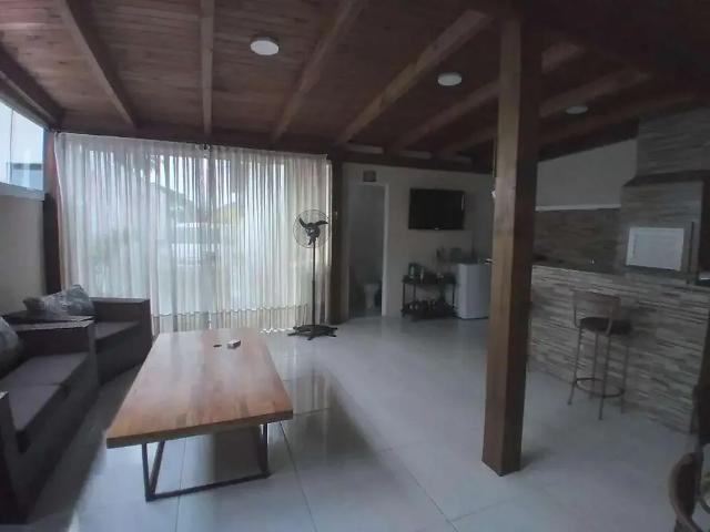 Casa / Sobrado para Venda em Guaratuba/PR Centro 2 Quartos