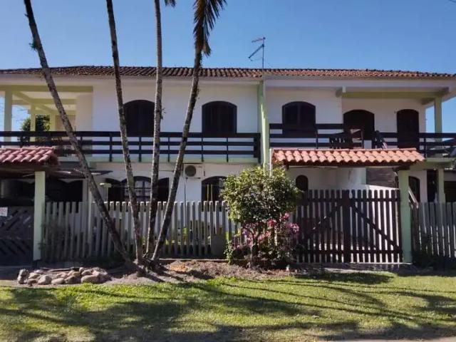 Casa / Sobrado para Venda em Guaratuba/PR Centro 7 Quartos