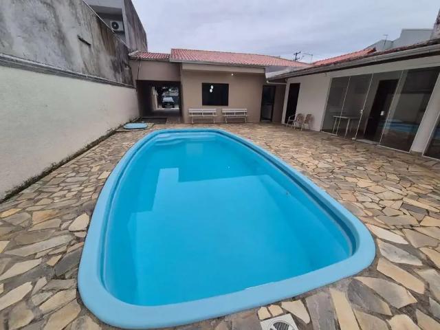 Casa / Sobrado para Venda em Guaratuba/PR Centro 4 Quartos