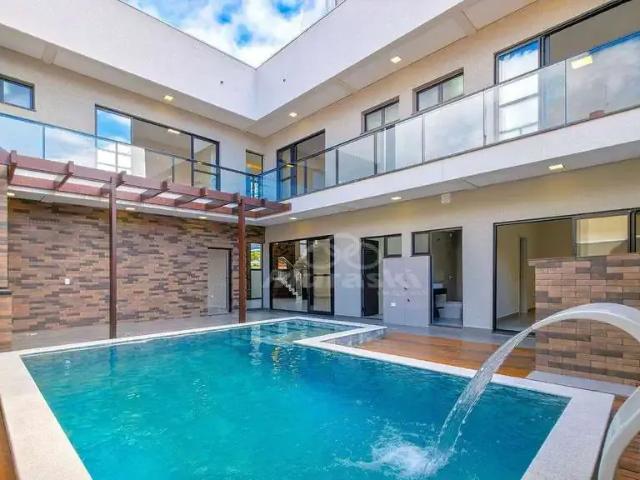 Casa / Sobrado para Venda em Guaratuba/PR Centro 4 Quartos