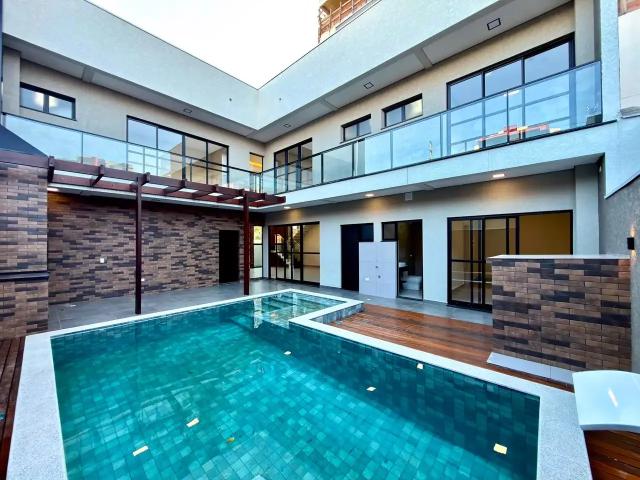 Casa / Sobrado para Venda em Guaratuba/PR Centro 4 Quartos