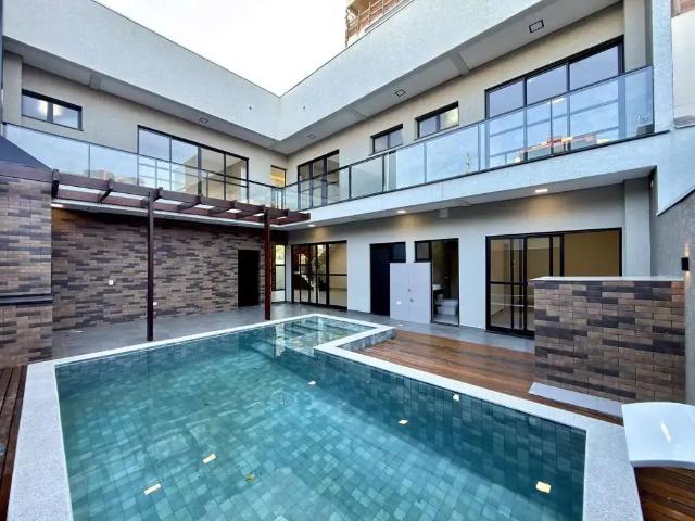 Casa / Sobrado para Venda em Guaratuba/PR Centro 4 Quartos