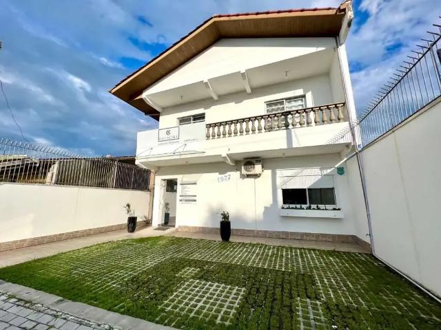 Casa / Sobrado para Venda em Guaratuba/PR Centro 4 Quartos