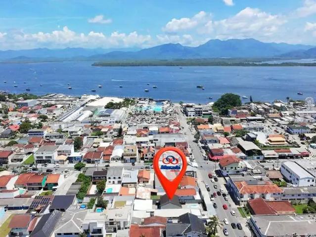 Casa / Sobrado para Venda em Guaratuba/PR Centro 4 Quartos