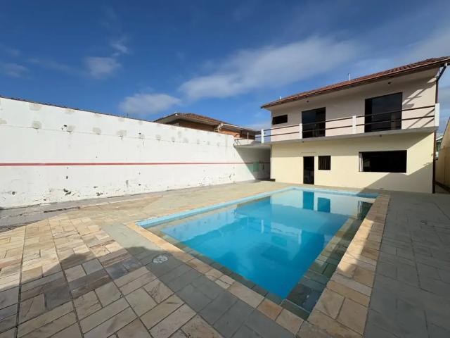Casa / Sobrado para Venda em Guaratuba/PR Centro 4 Quartos