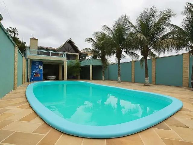 Casa / Sobrado para Venda em Guaratuba/PR Centro 4 Quartos