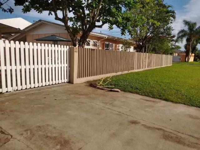 Casa / Sobrado para Venda em Guaratuba/PR Centro 4 Quartos