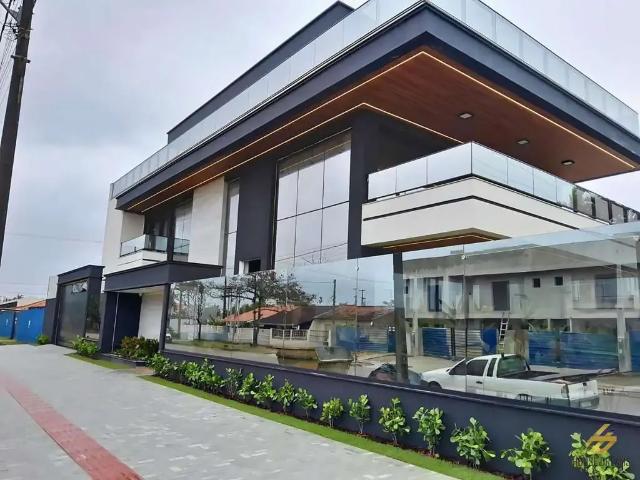 Casa / Sobrado para Venda em Guaratuba/PR Centro 4 Quartos