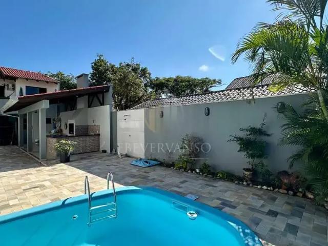 Casa / Sobrado para Venda em Guaratuba/PR Centro 4 Quartos