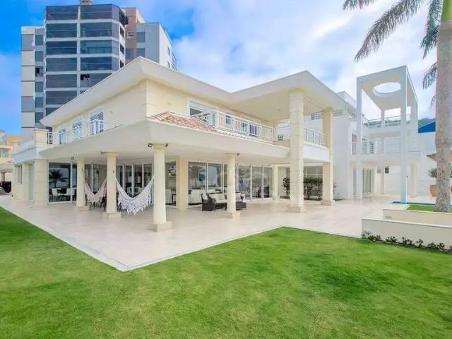 Casa / Sobrado para Venda em Guaratuba/PR Centro 5 Quartos