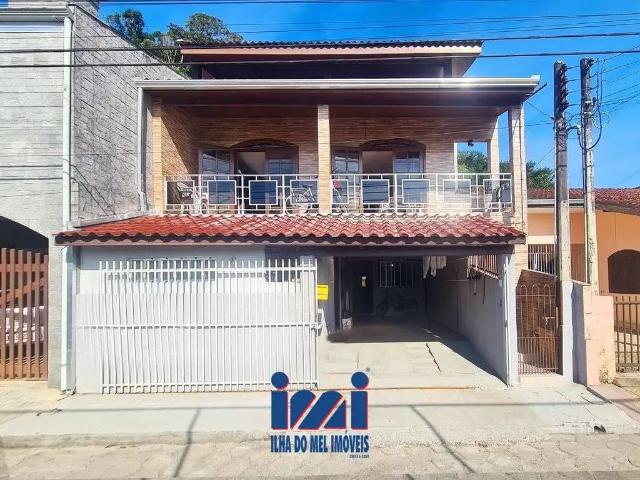 Casa / Sobrado para Venda em Guaratuba/PR Centro 6 Quartos
