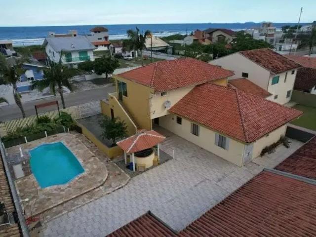 Casa / Sobrado para Venda em Guaratuba/PR Centro 6 Quartos