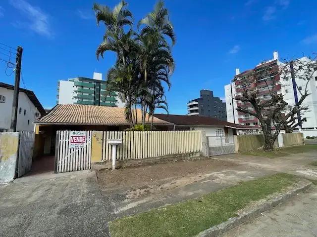 Casa / Sobrado para Venda em Guaratuba/PR Centro 6 Quartos